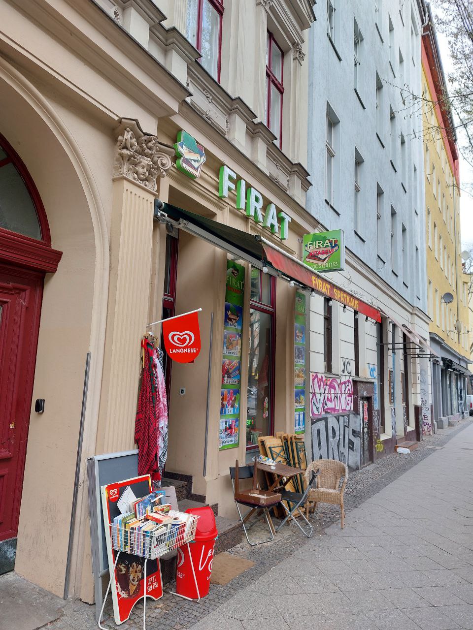 Bei Bitcoin Automat Berlin Schönleinstraße mit Bitcoin bezahlen.